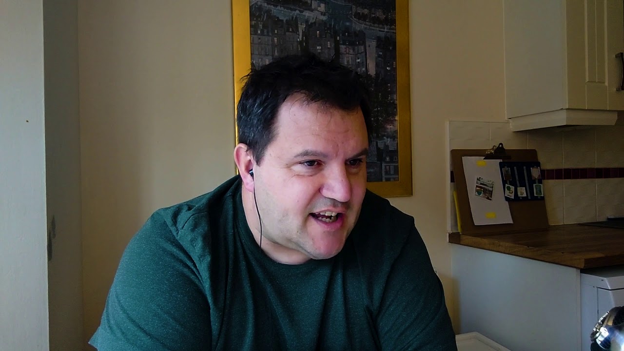Gadget Man chatting to James Hazell about Chatbots and AI - YouTube