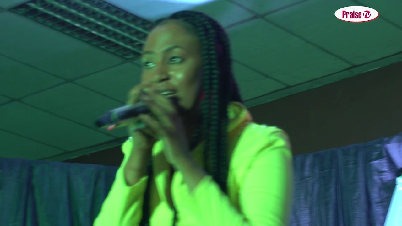 BELLA KOMBO --NI TABIBU WA KARIBU -LIVE PERFORMANCE - YouTube