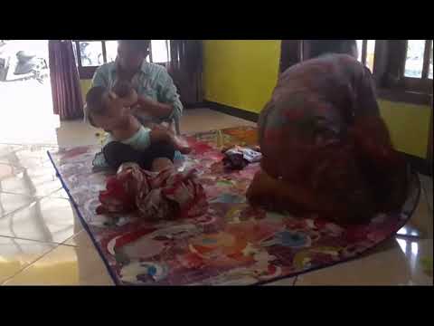 Ibu menyusui anak setelah dipijat mbah #breastfeeding #breastmilk 