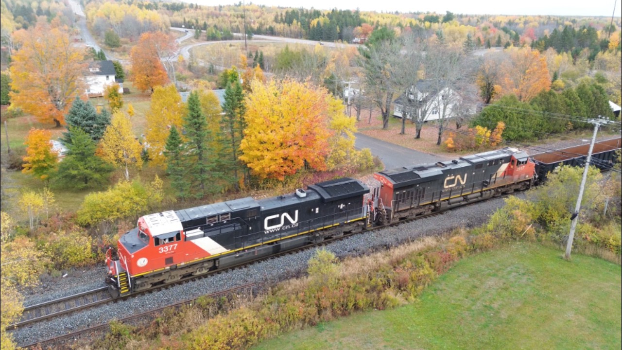 Awesome Aerial 4K View & Fall Foliage Colours! Long Manifest Train CN ...