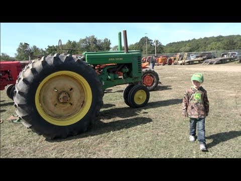 THE TRACTOR TRACKER - ANTIQUE JOHN DEERE TRACTORS - YouTube