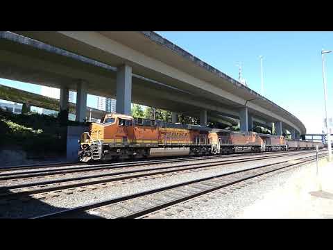 (Northbound) BNSF Loaded Coal Train passes through 21ST Street. - YouTube