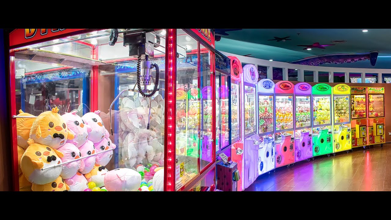 LET'S PLAY THIS ONLINE CLAW MACHINE!!! - YouTube