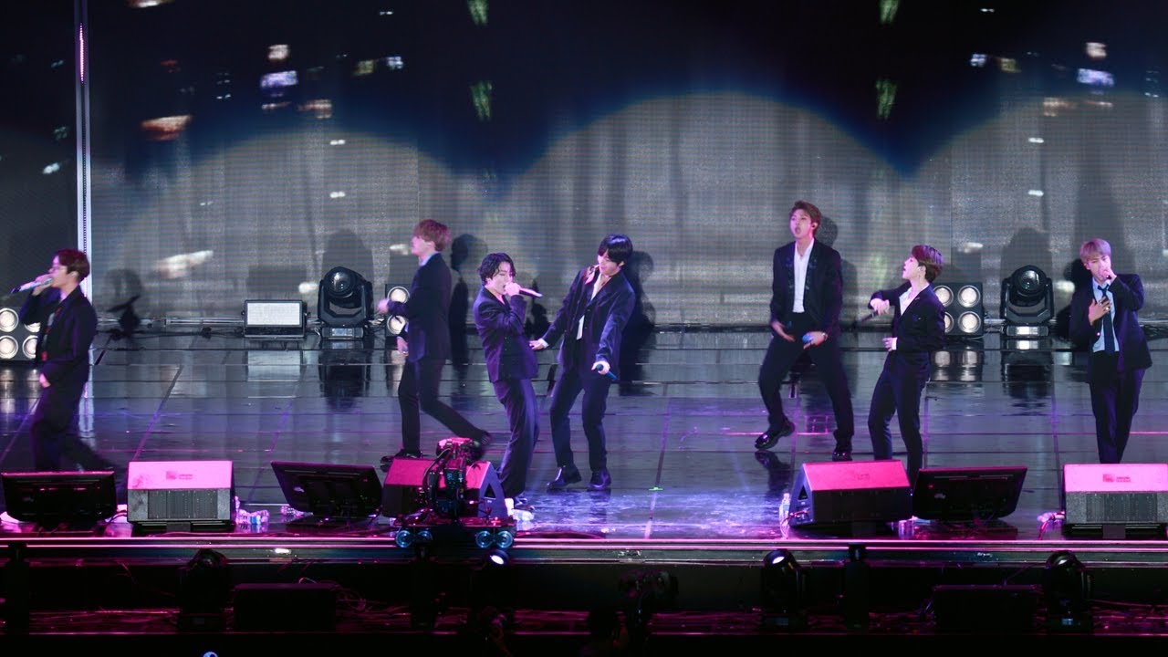 방탄소년단 (BTS) HOME 4K 60P 직캠 190811 lotte family concert - YouTube
