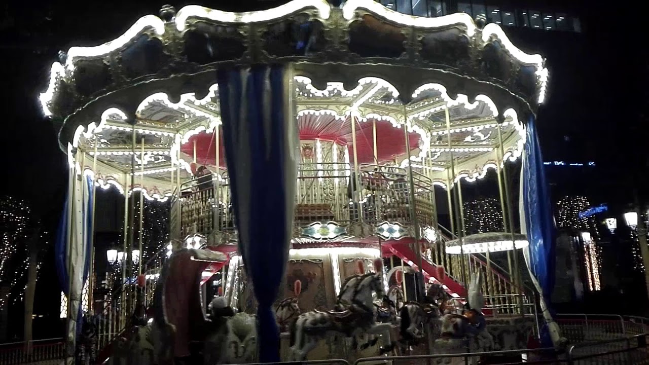 Carusel de la Iulius Town Timisoara - YouTube
