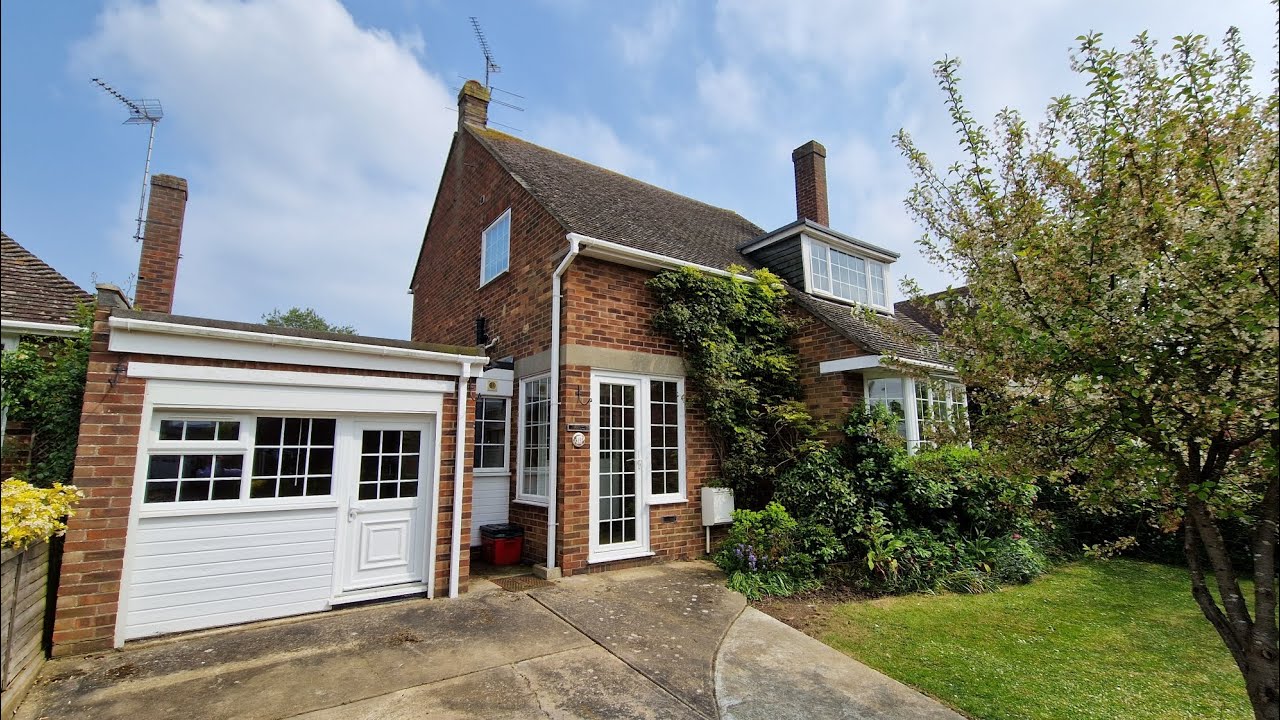 CHARACTER CHARM INSIDE THE GATES OF FRINTON - YouTube