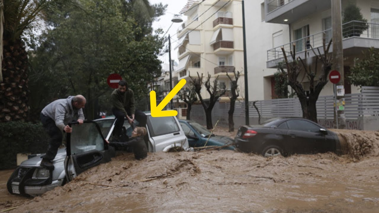 Italy is sinking !! Heavy floods hit Liguria and Savona hard! Italy ...