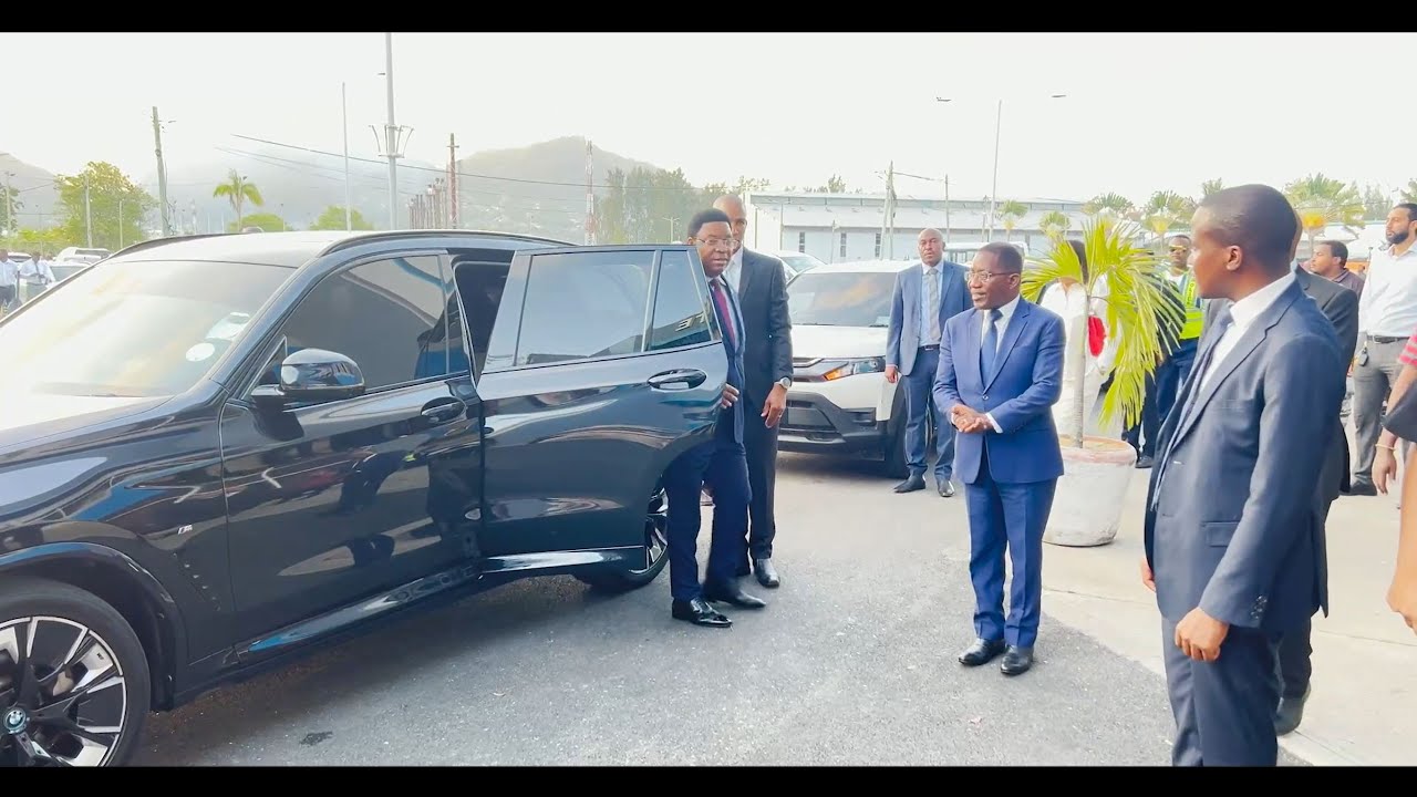 WAZIRI MKUU MAJALIWA ALIVYOTUA SHELISHELI NA KUSHUHUDIA KIAPO CHA RAIS ...