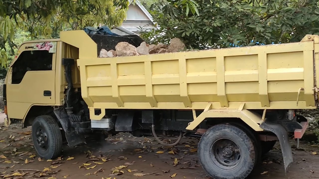 Mobil Truk Umplung Jomplang Muatan Batu - YouTube