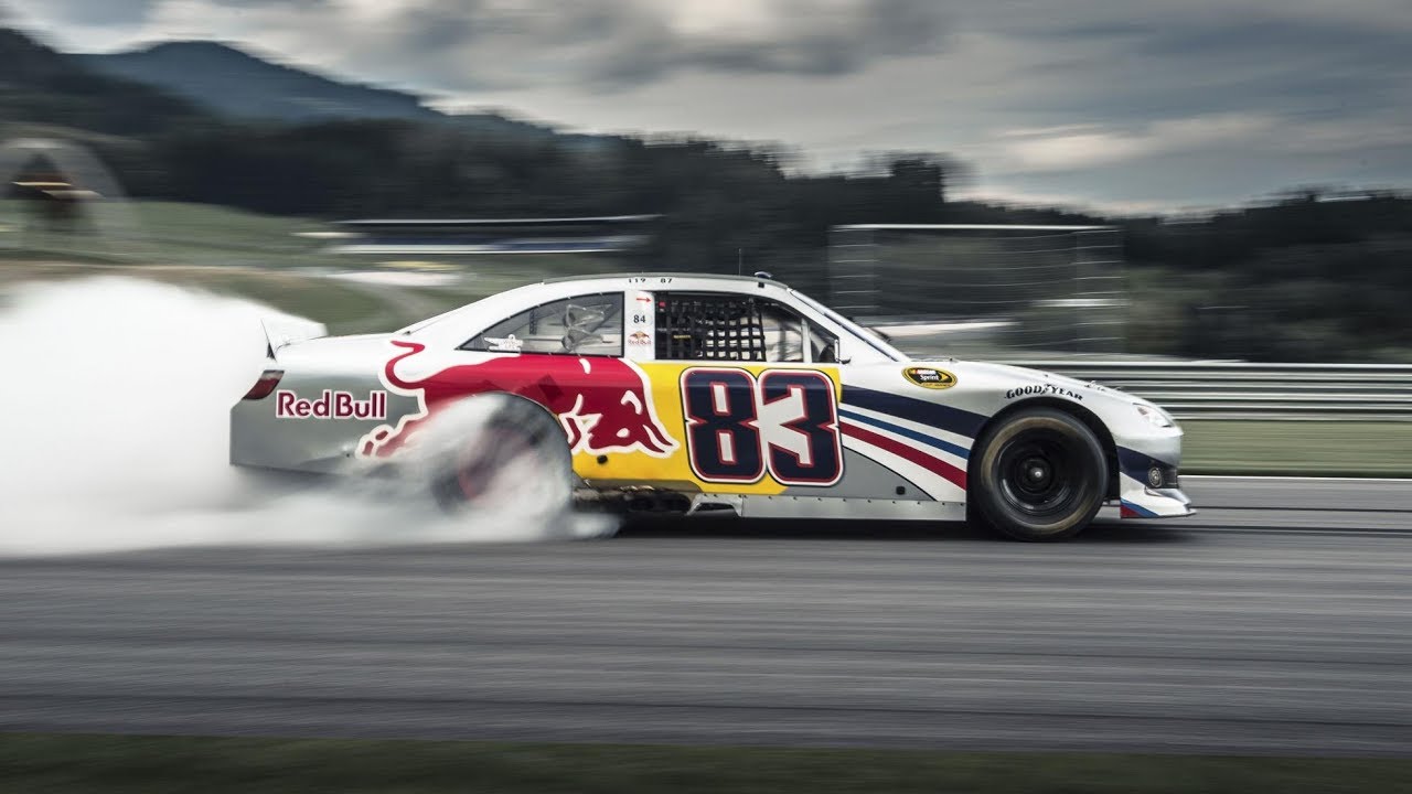 Driving a NASCAR | Top Gear - YouTube