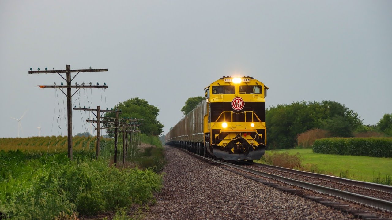 Heritage On The Roadrailer: NS 1069 On Train 255 - YouTube