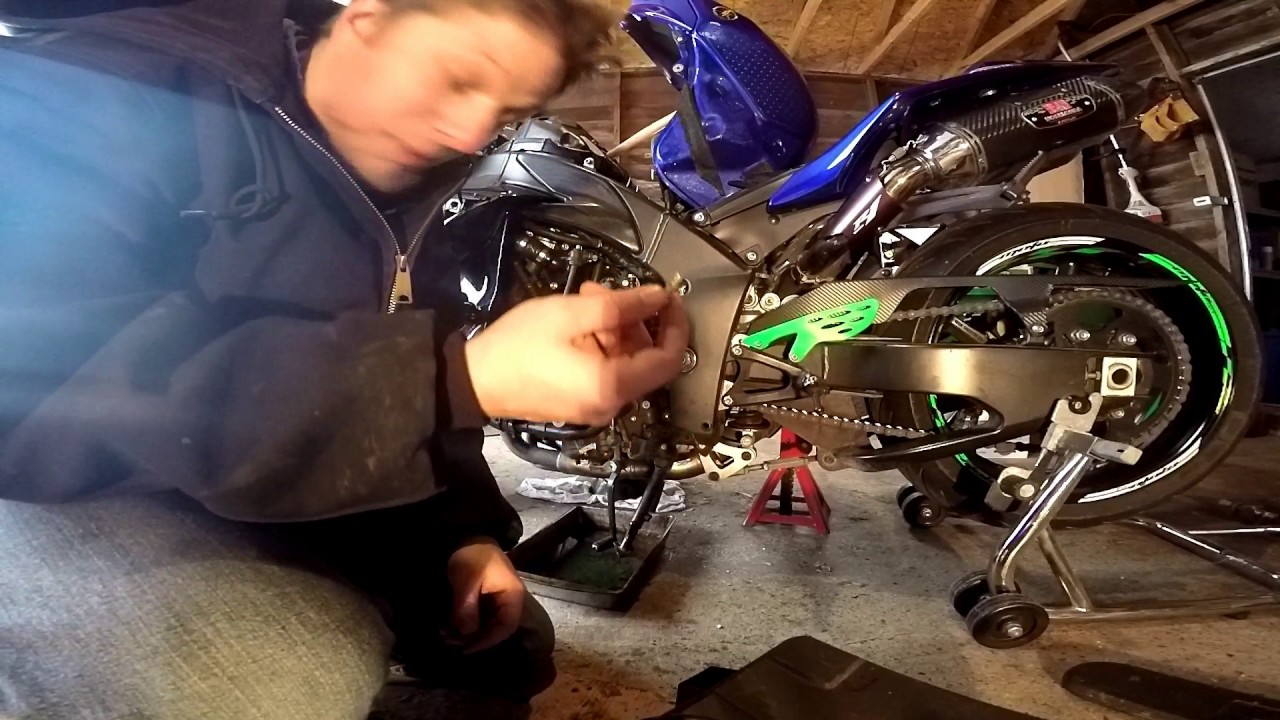 Yamaha R1 Speed Sensor Replacement 09 - YouTube