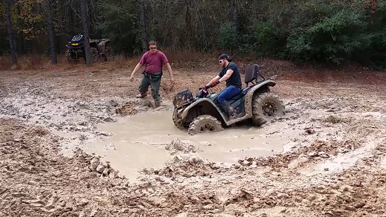 Honda rancher mudding - YouTube