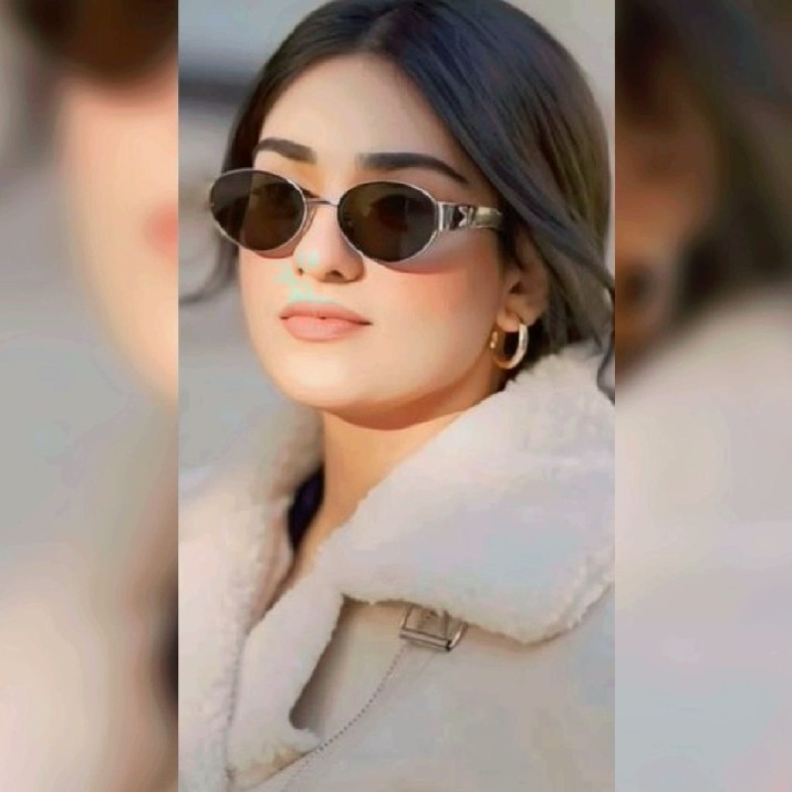 |mahlon ki Rani hai #Sara Khan#|Beautiful Pakistani actress # ...