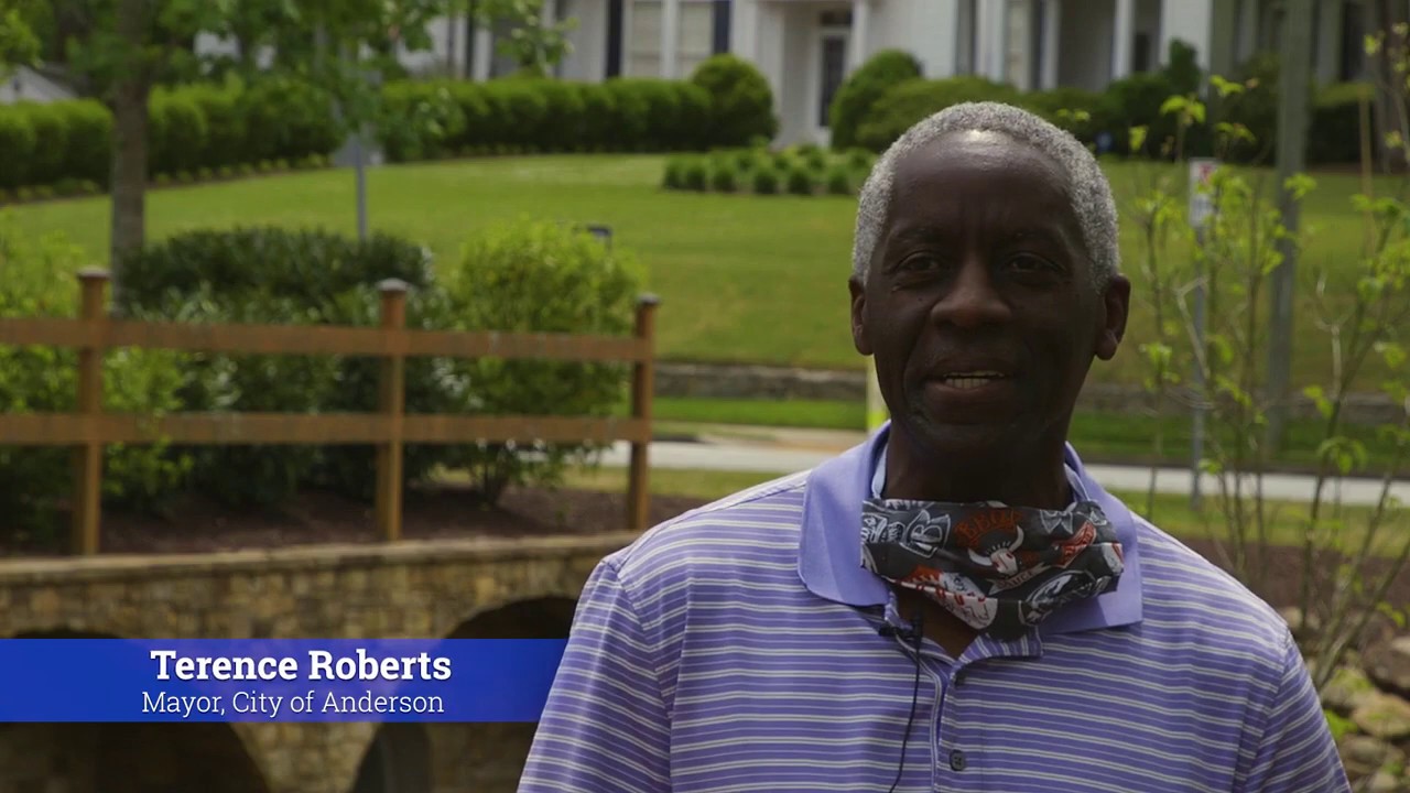 Mayor Roberts Honors First Responders on Earth Day - YouTube