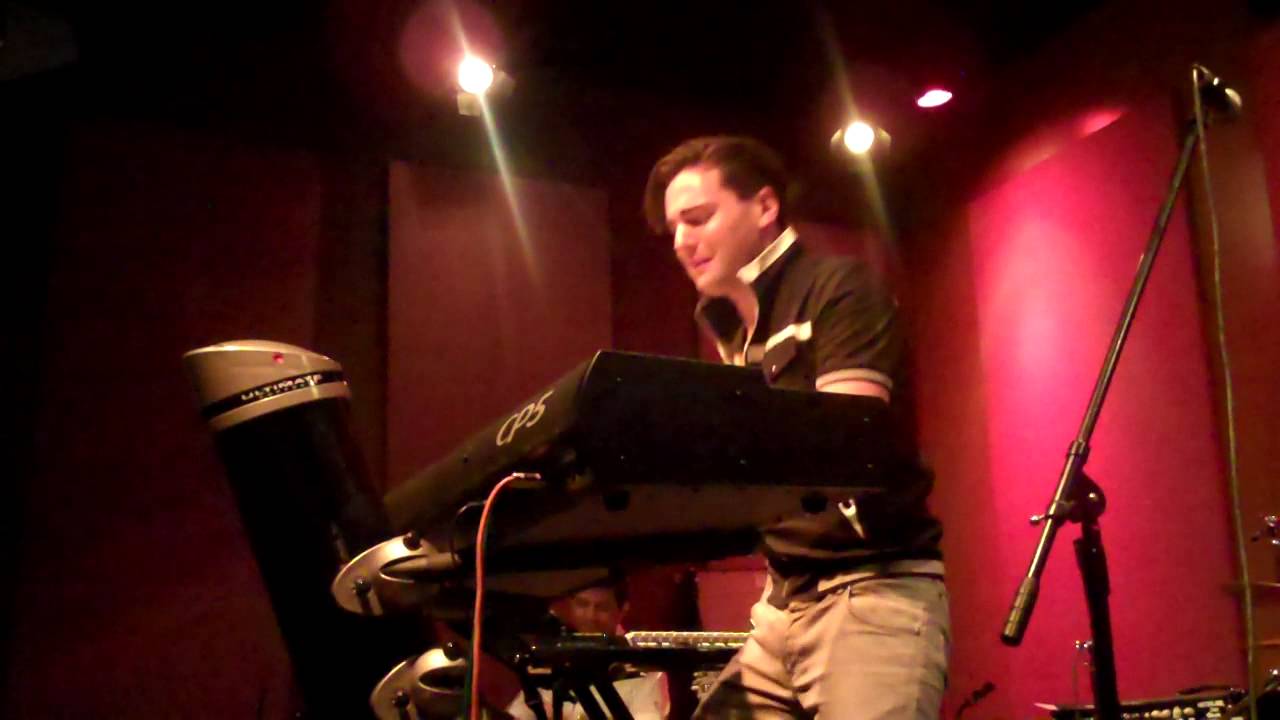 Jonathan Fritzen Performs Magical Live at Spaghettinis - YouTube