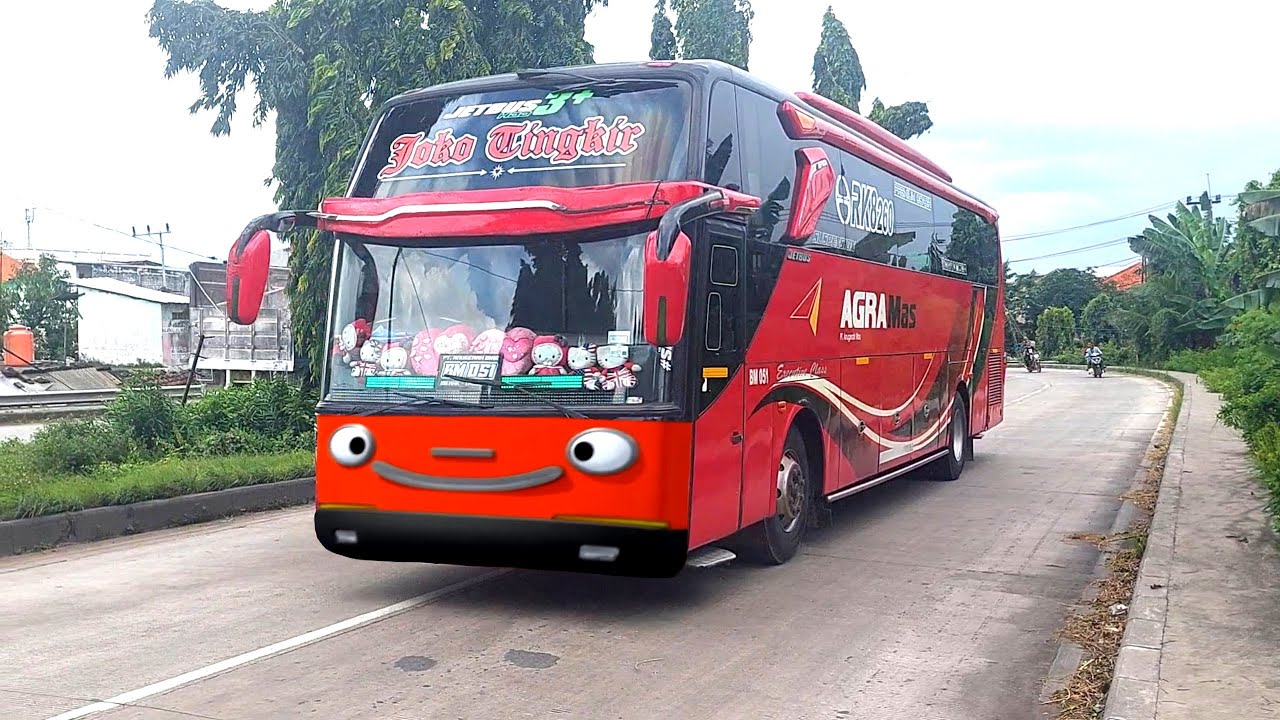 Bus Executive, Truk Oleng, Truk Kontainer, Truk Derek di Jalan Raya ...