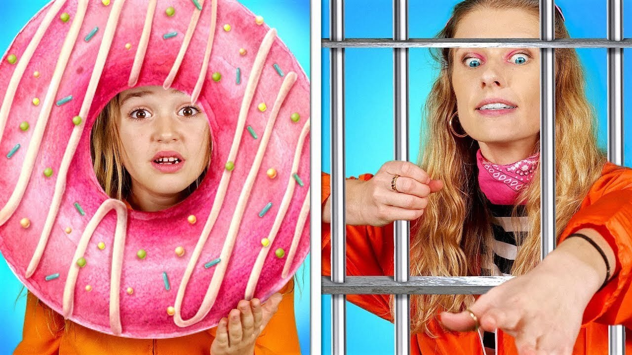 Why Does Your Hand Look So Strange🤔? SMART SCHOOL HACKS AND FUN IDEAS ...