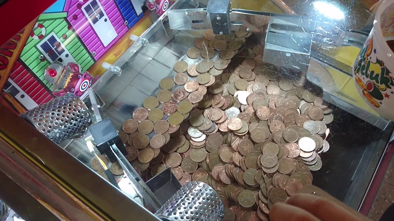 Wonky Donkey 2p Coin Pusher Ticket Machine In The Arcades - YouTube
