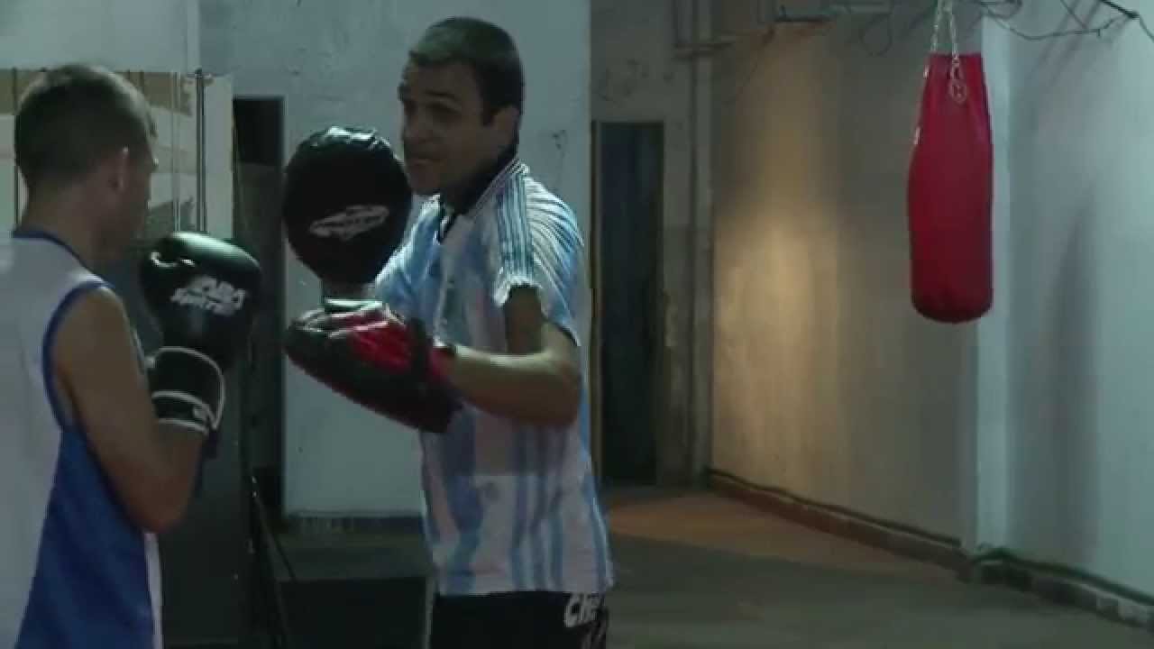 Taller de boxeo en el barrio Saldías - YouTube