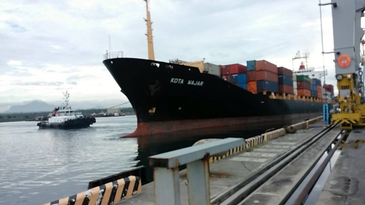 Vessel Undocking - YouTube