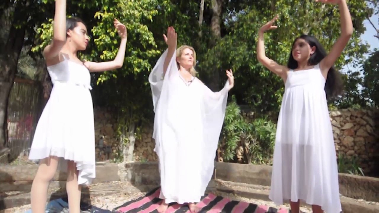 שרון אדם - ריקודים מחברים ללב - מודה אני sharon adam/ connecting hearts ...