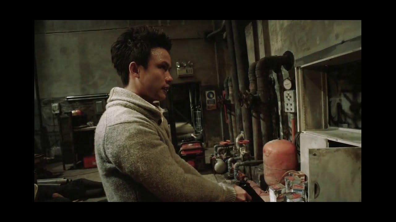 Sexy female villain fights and kills strong hero... - YouTube