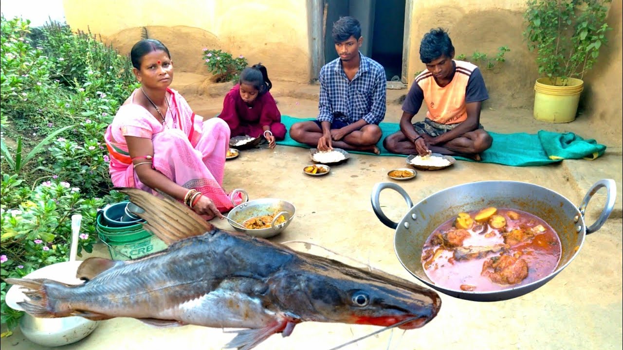 Air fish cooking recipe in traditional method by tribe family l Village ...