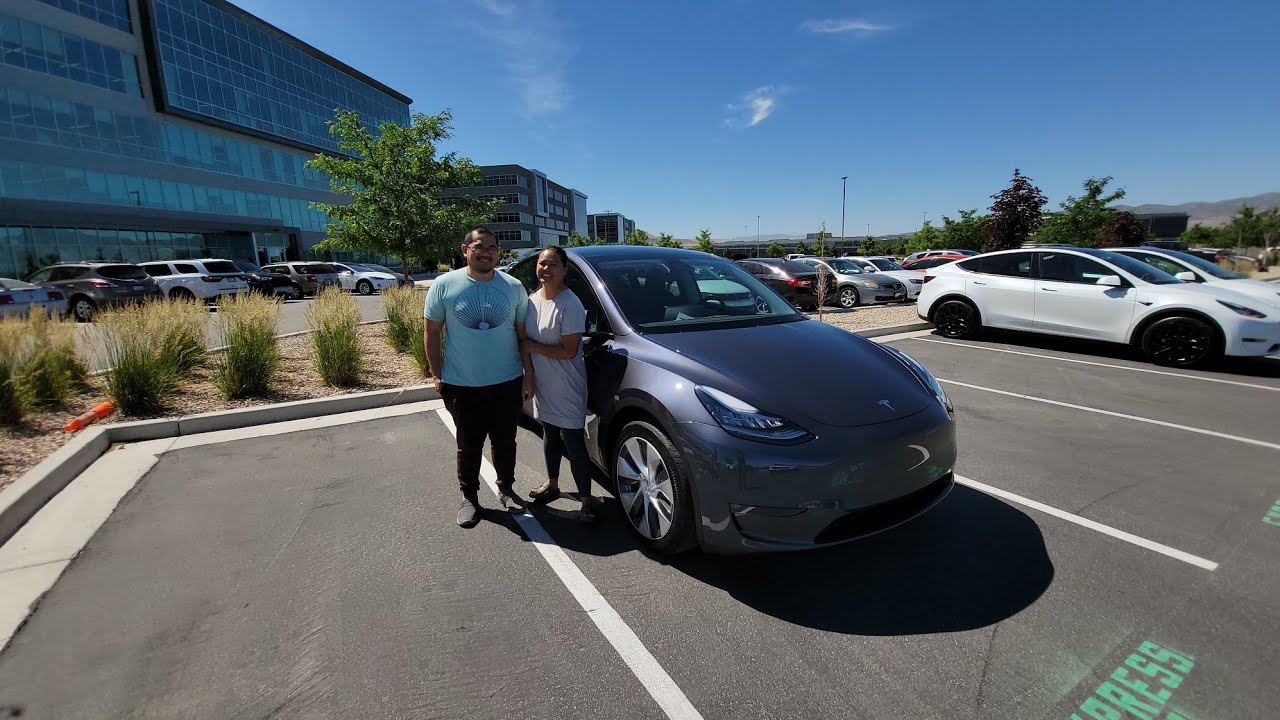 Tesla Model Y pickup Experience (6/10/21) - YouTube