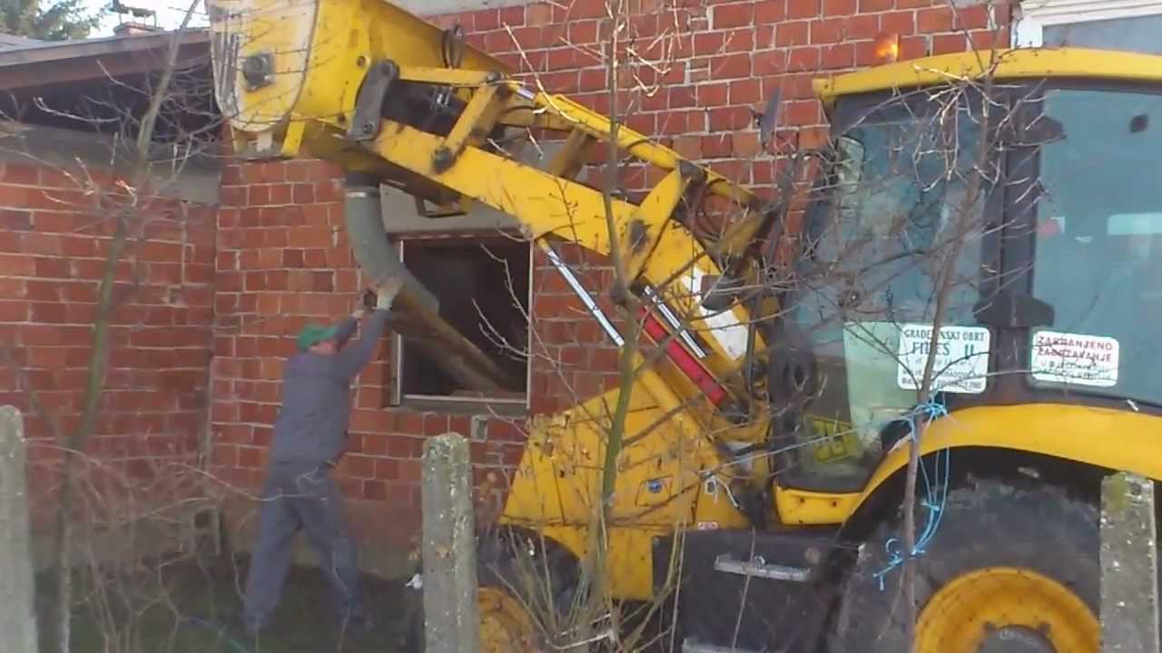 Unloading JCB concrete mixer, Istovar betona sa JCB mixera - YouTube