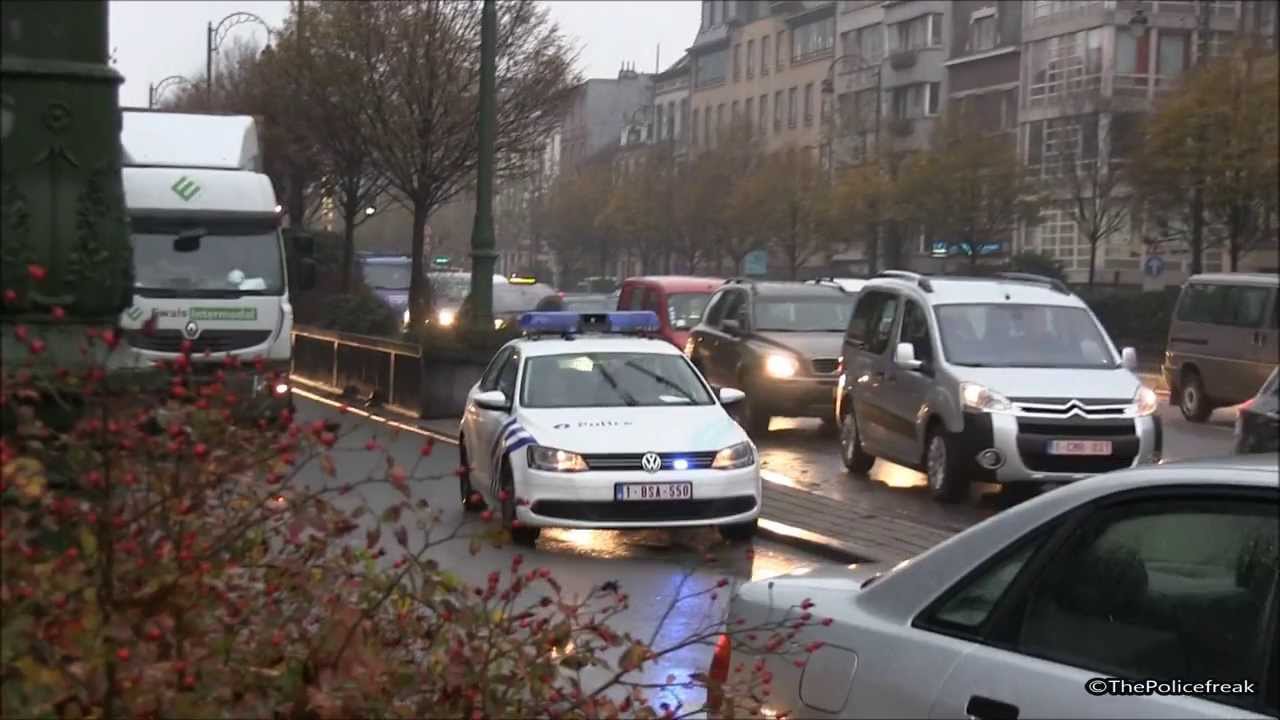 [Squeezing Through] VW LT A178 + VW Jetta Police Bruxelles - YouTube