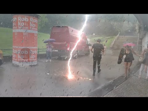 Apocalypse ! ⚡️⚠️ Scary storm with crazy winds and thunder hits ...