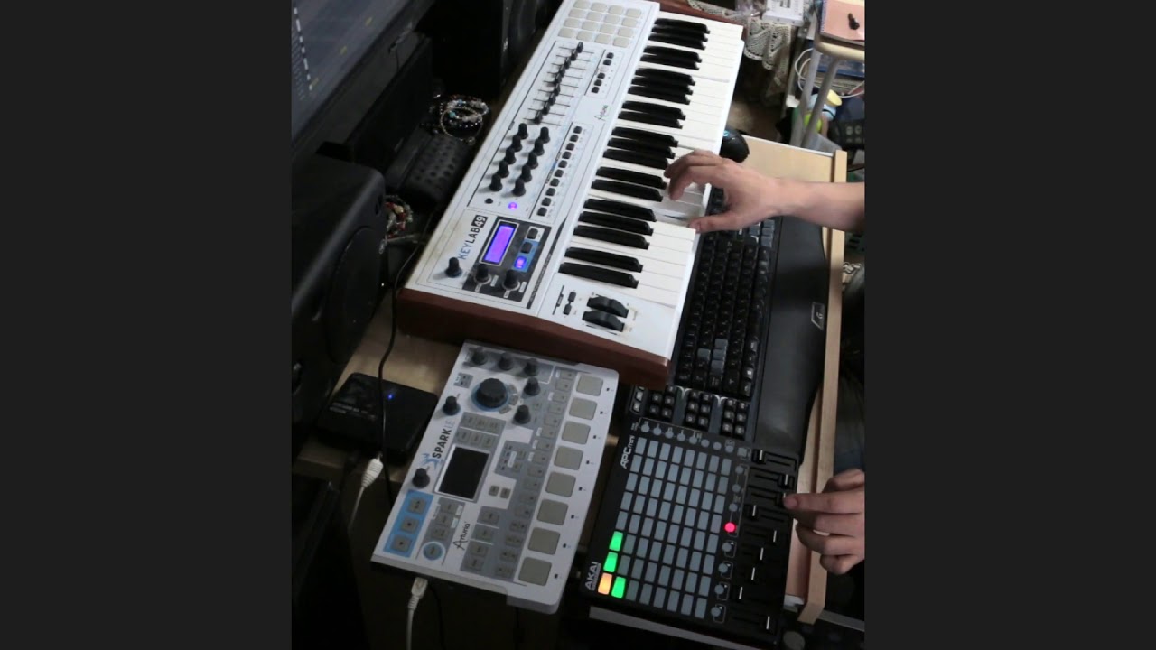 KEY LAB 49 + AKAI APC mini + Ableton Live 10 Performance - YouTube