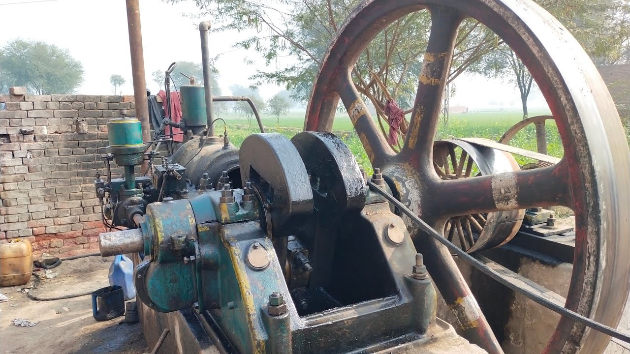 Dasi old black disal engine start up Old black engine Hornsby disall ...