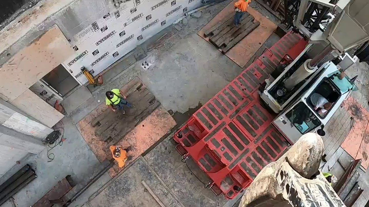 Local 86 ironworkers hanging iron for Steelkorr LLC - YouTube