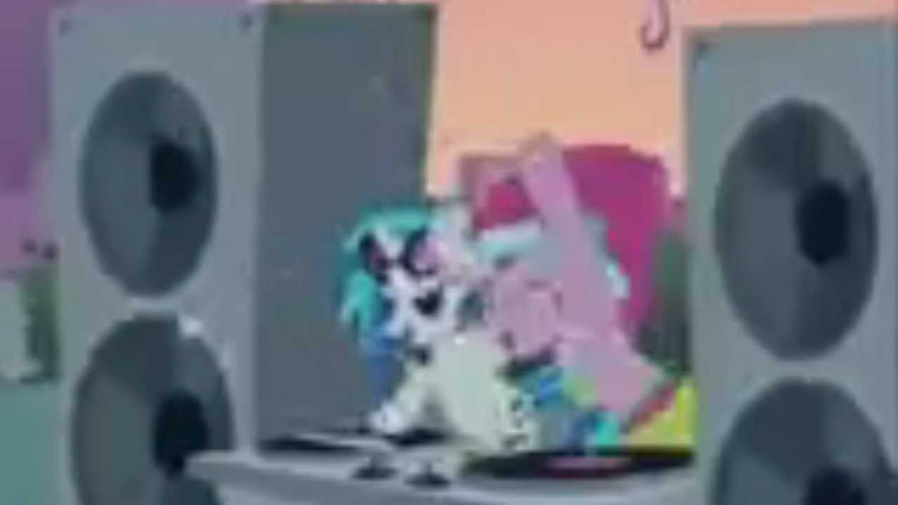 VINYL SCRATCH (DJ P0N3) EYE COLOR CANON! - YouTube