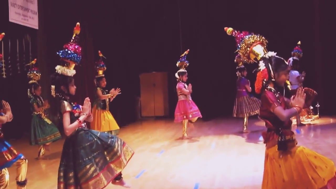 Karakattam Dance Hindu Tamil Sangam Pongal - YouTube