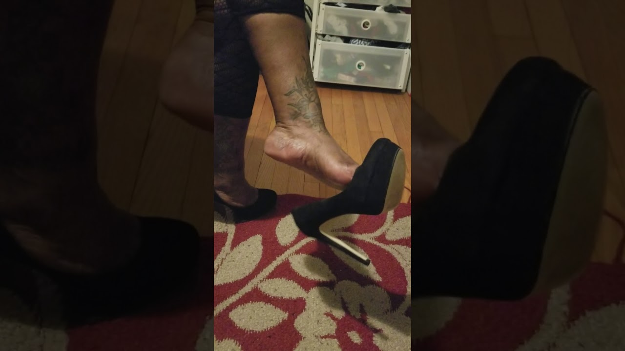 Ebony shoe dangle with black pumps - YouTube
