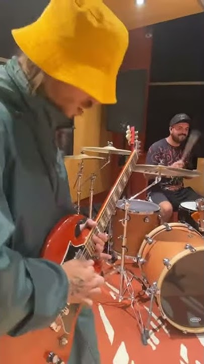 CONCIERTO DE C.R.O ROCK 🖤 - YouTube