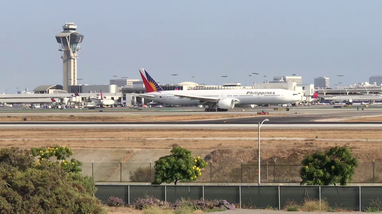 Philippine Airlines Boeing 777-300ER reg. RP-C7778, PR 113, LAX-MNL ...