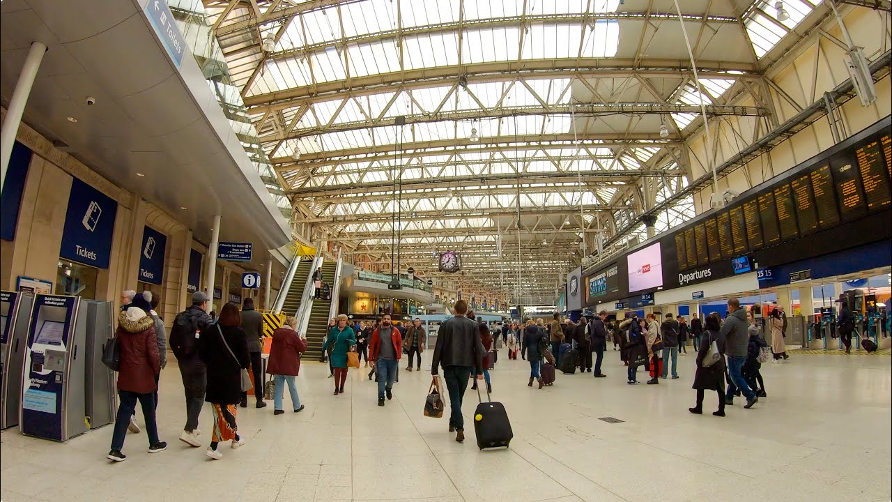 Walking in London: Waterloo Station [4K, Binaural] - YouTube