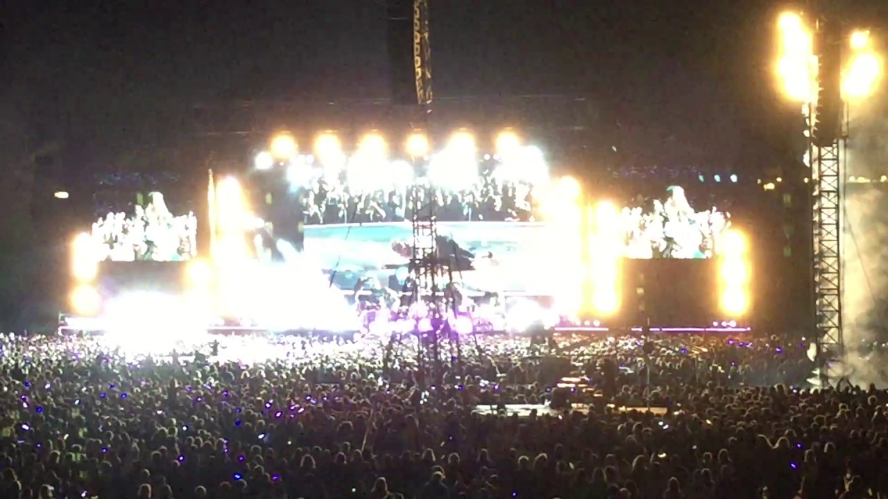 Coldplay - Auckland 2016 Viva La Vida - YouTube