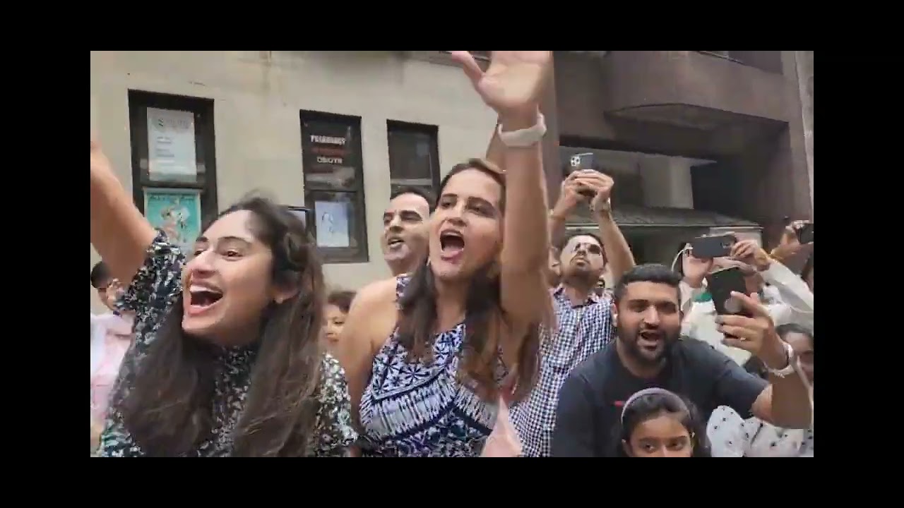 Crowd gone Wild for Alluarjun at New York City Worlds Biggest India day ...