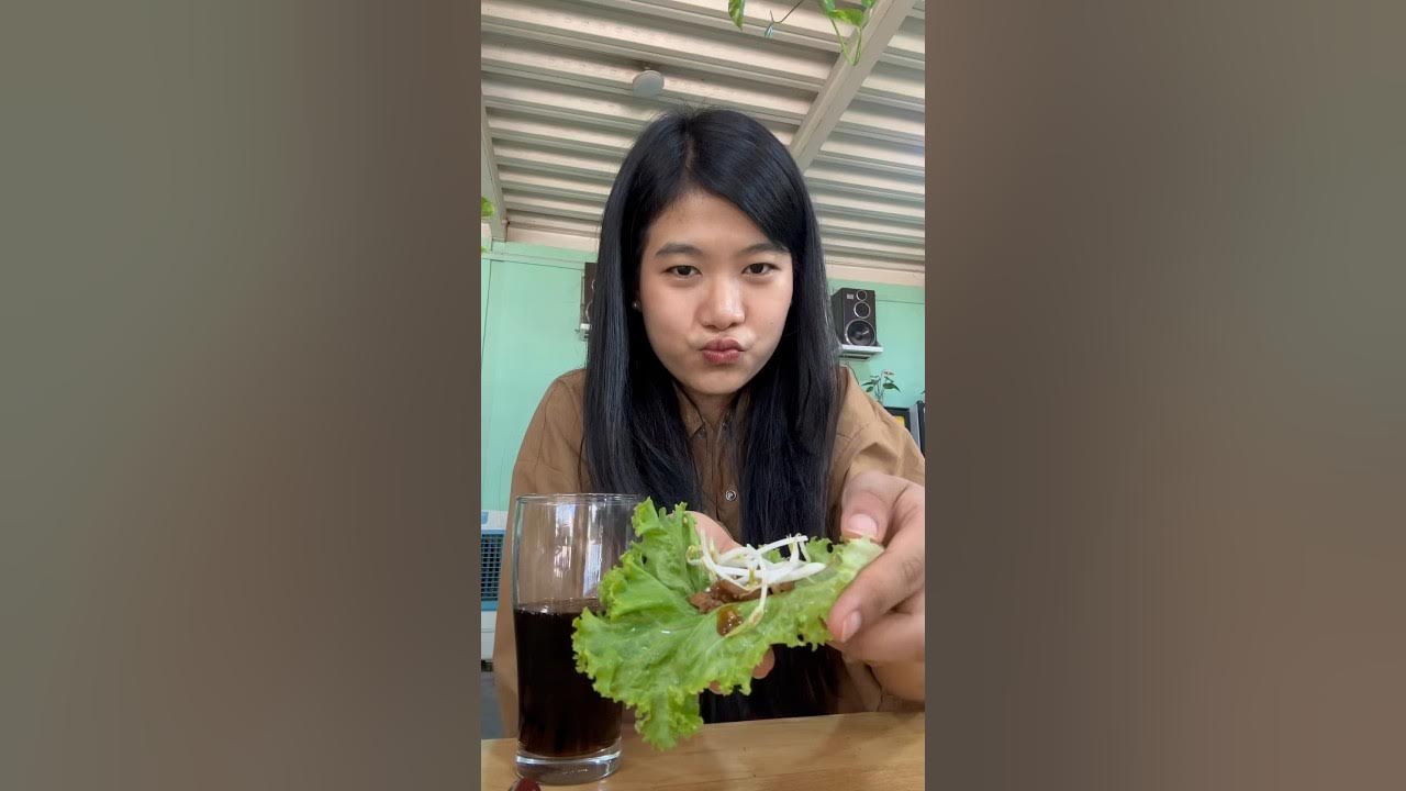 သူငယ်ချင်းအိမ်မှာ လုပ်စားဖြစ်တဲ့ ကြက်ဆလပ် ပဲပင်ပေါက်လေးနဲ့က ခုမှထည့