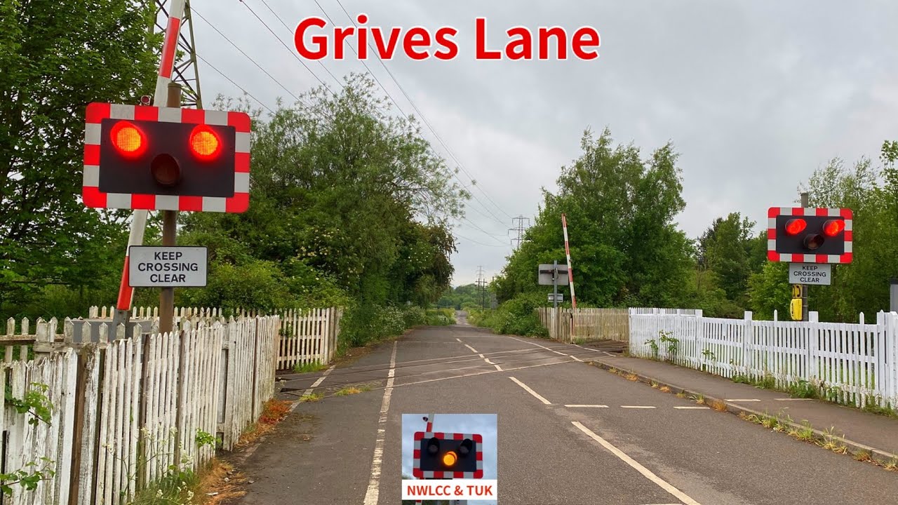 Grives Lane Level Crossing, Nottinghamshire - YouTube
