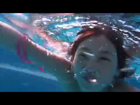 佐山 彩香  プールでひとりあそび🐠💕