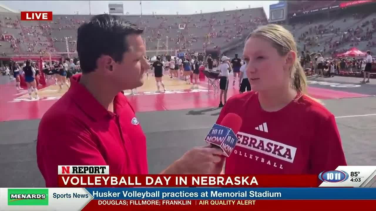 Assistant Coach Kelly Hunter talks about pregame emotions, outdoor ...