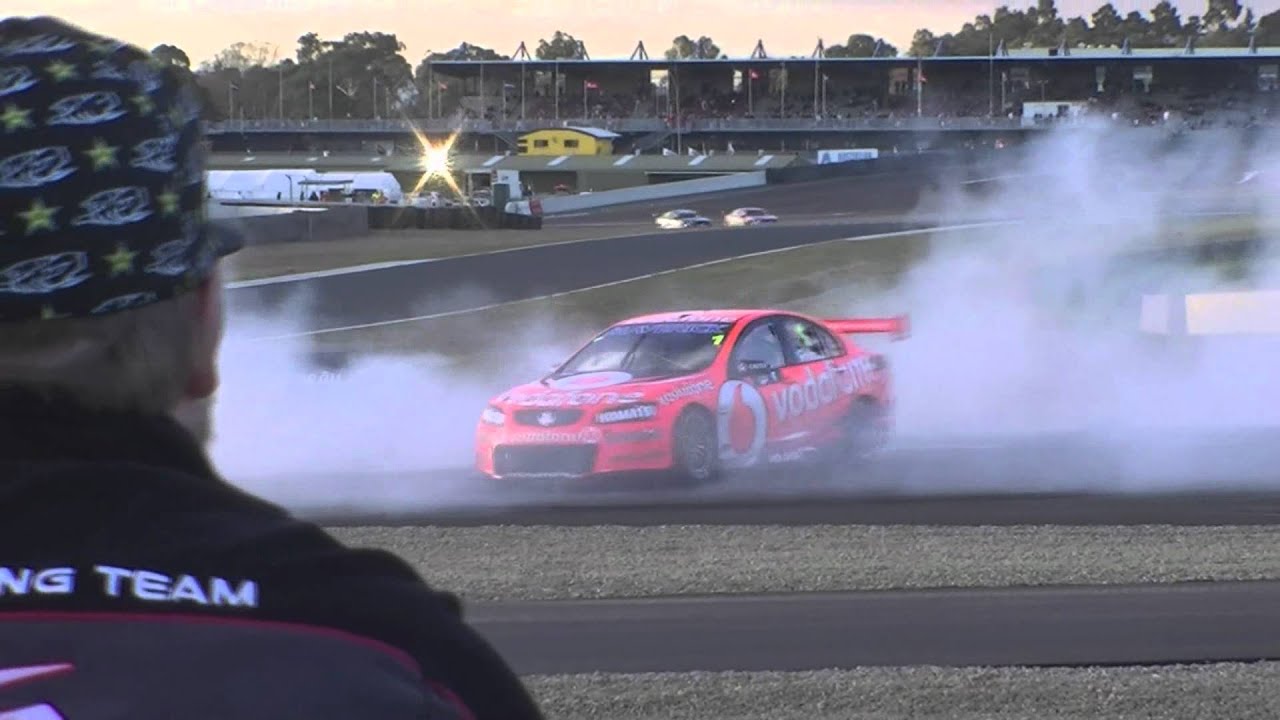 Jamie Whincup Victory Burnout ! Holden VE V8 Supercar ! - YouTube