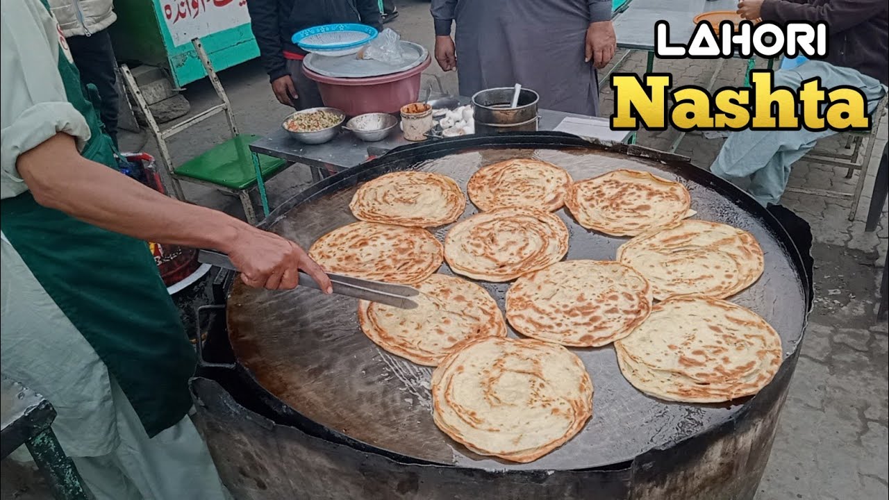 Famous lachedar paratha in Lahore | VIP nashta street food | Desi saag ...