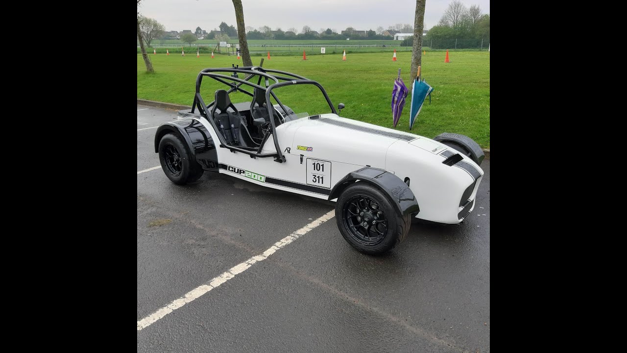 TKC MAG VISITS LIVERPOOL MOTOR CLUB'S AINTREE TRACKDAY - YouTube